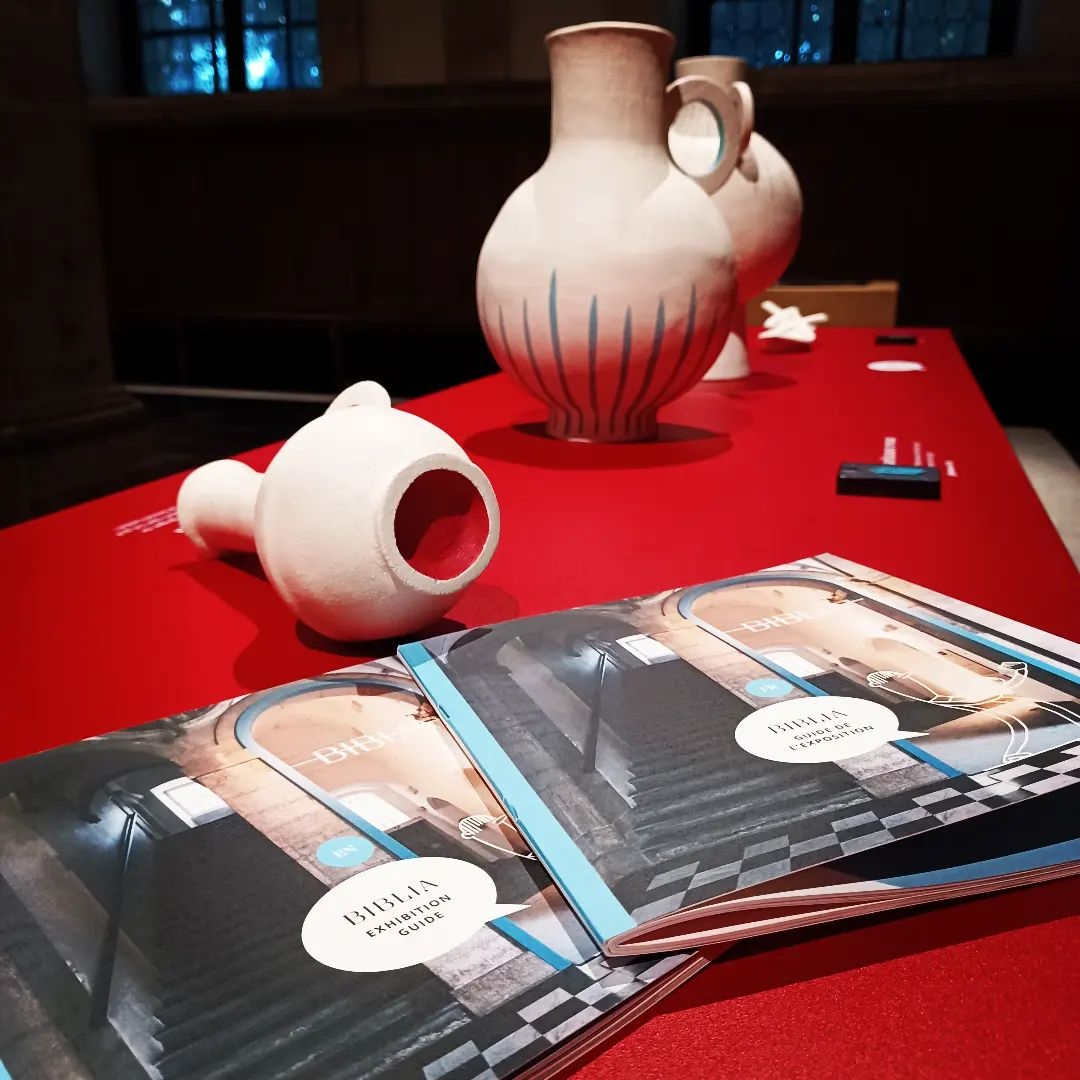 Bezoek Biblia in het Engels of het Frans | Kerknet