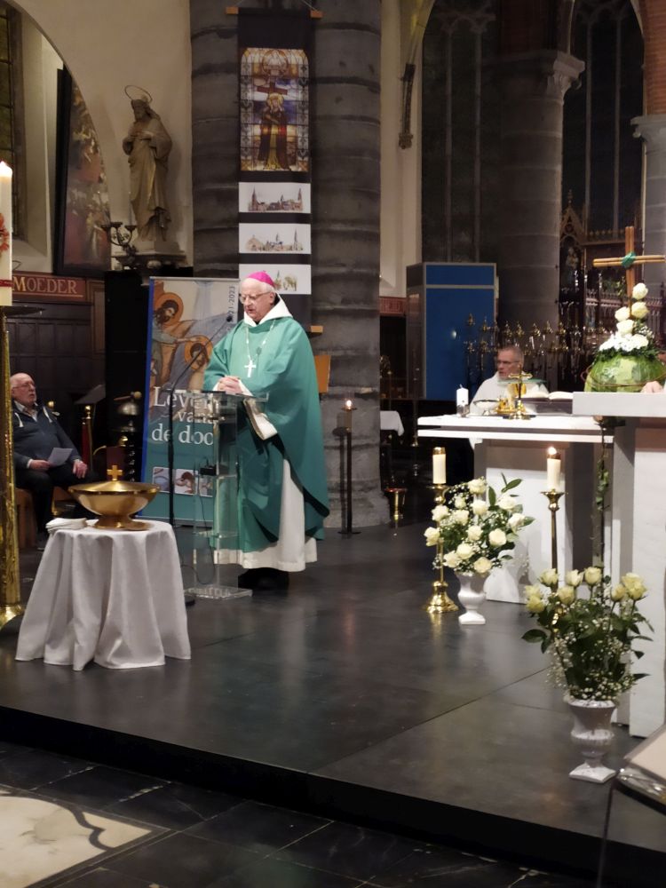 EEN DAG IN GEZELSCHAP VAN ONZE BISSCHOP LODE IN ONZE PAROCHIE | Kerknet