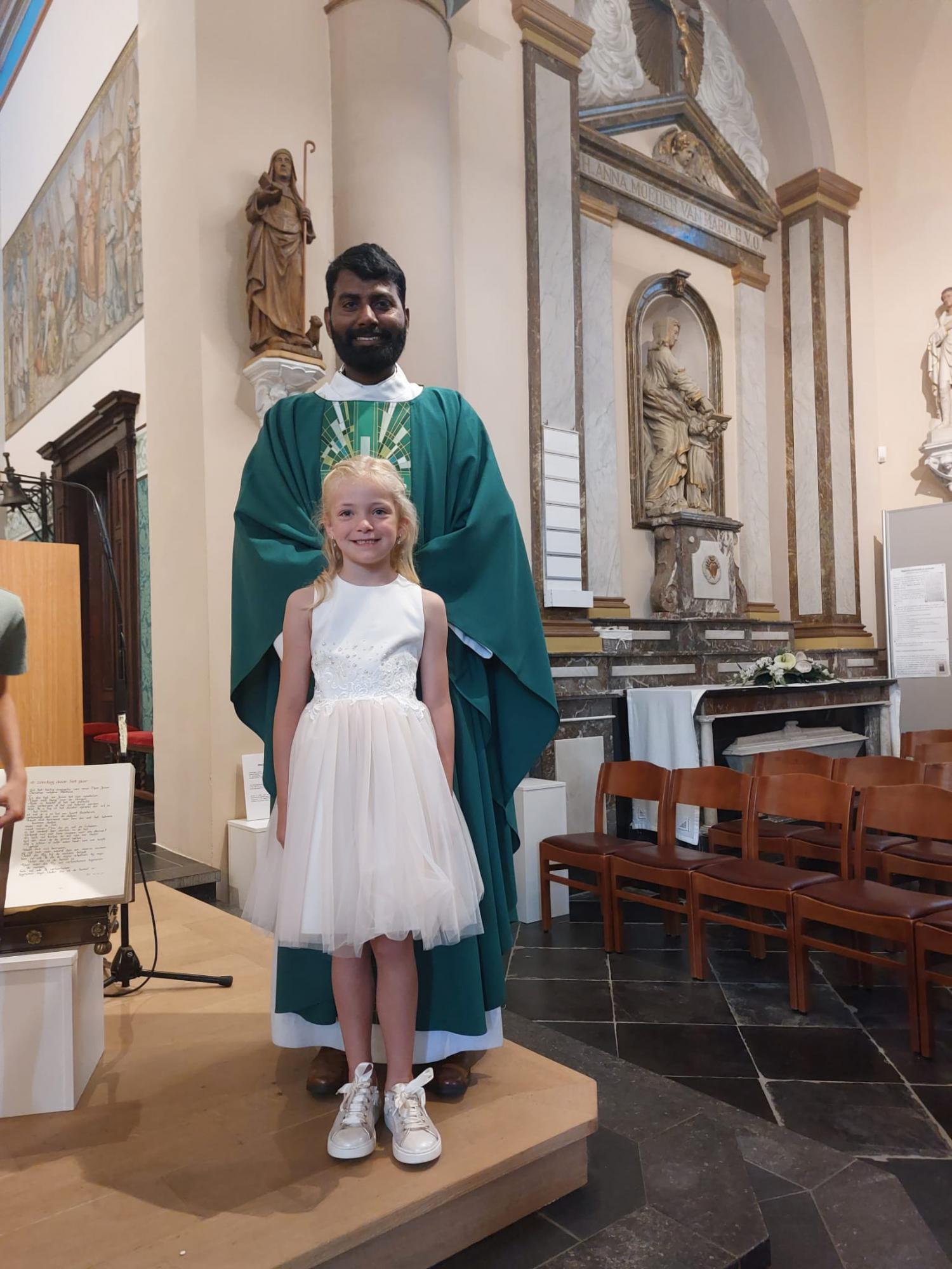 extra eerste communicant Mila | Kerknet
