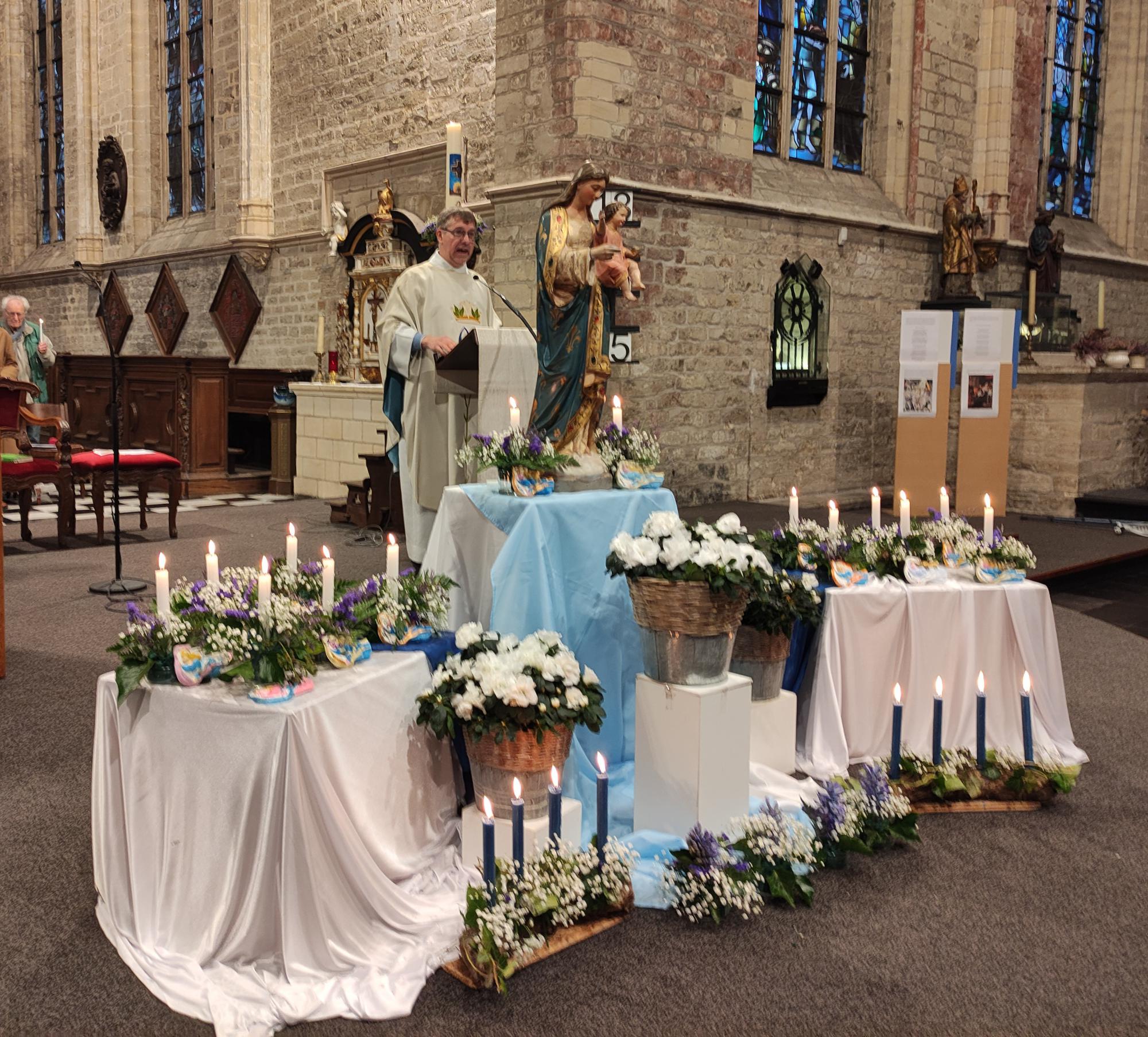 Maria Lichtmis met kinderzegen (viering op 1 februari) | Kerknet