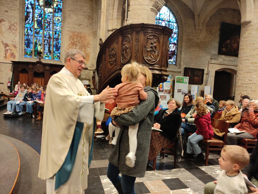 Maria Lichtmis met kinderzegen (viering op 1 februari) | Kerknet