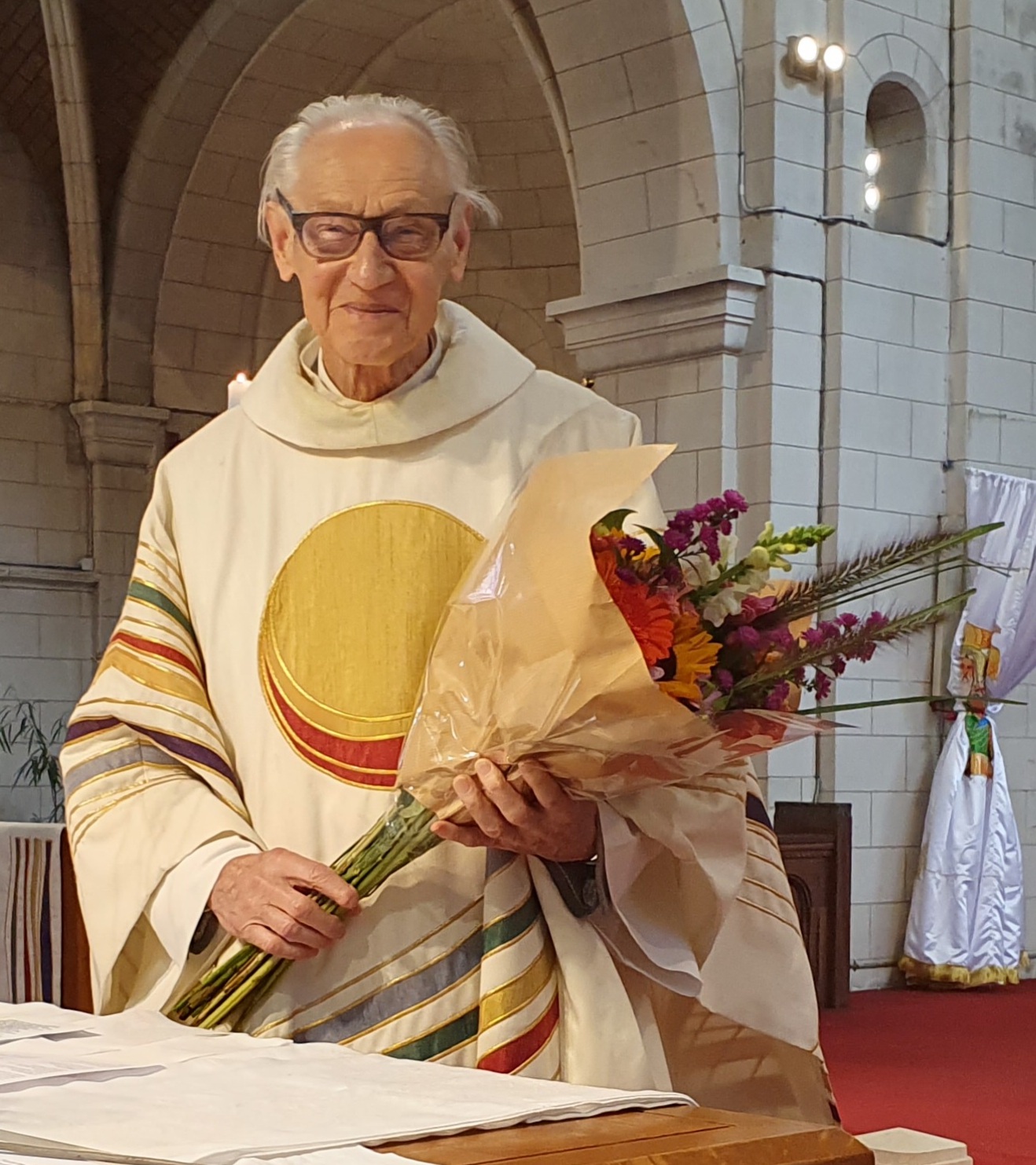 PASTOOR-EMERITUS MICHEL DE BEER IS 60 JAAR PRIESTER! | Kerknet