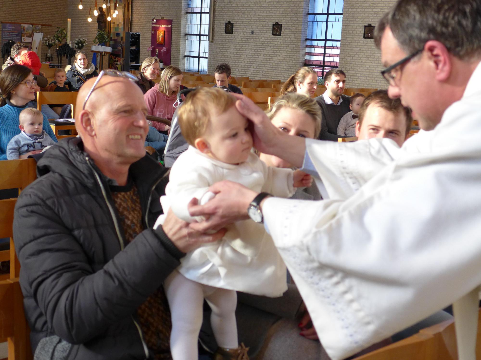 KINDERZEGEN IN ONZE PAROCHIE H. PETRUS EN PAULUS | Kerknet